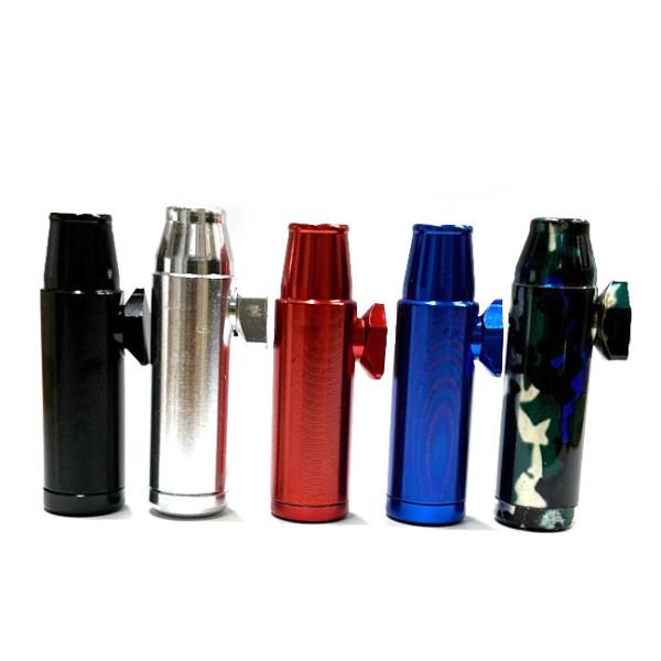 嗅ぎタバコ用アルミスニッフィングボトルです。側面のレバーの穴を上向きにして固定し、本体を一回転させれば先端に１回分セットされます。巷ではロケットと呼ばれる定番人気デザインです。中身は底部のキャップを回して外して充填します。側面のレバーは引っ...