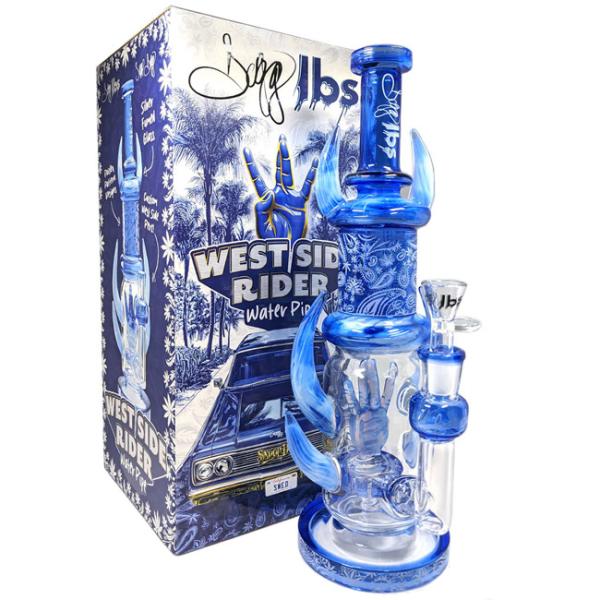ヒップホップ界のカリスマSnoop Dogg（スヌープドッグ）が手がけるスモーキンググッズブランドDogg lbs（ドッグリーフスバイスヌープ）のガラスボングです。機能性とDogg lbsのシグネチャースタイルを融合させた大胆なデザインで、...