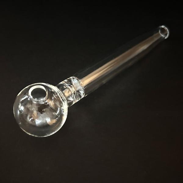 肉厚の耐熱パイレックスガラスを使用した炙り用ハッカパイプです。こちらは耐久性が高く、全長が約14cmと長いラージサイズです。