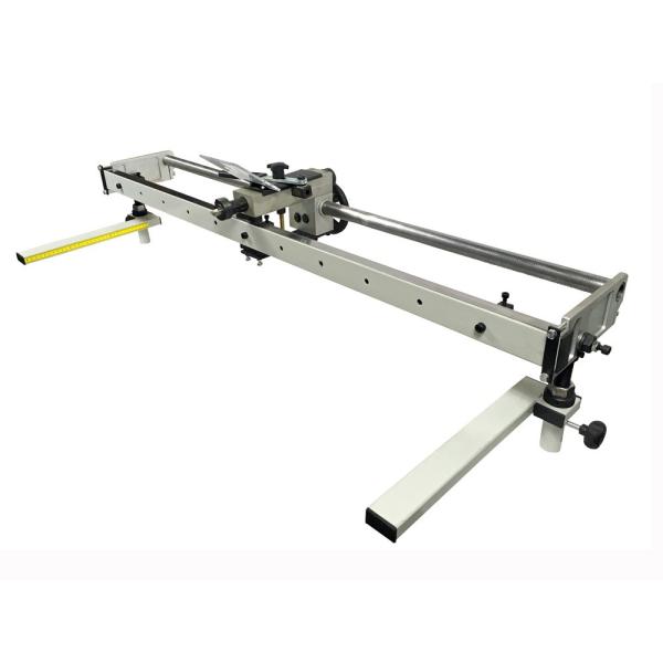 ●作製したマスター材をなぞって同じ形の物を複数個製作するための木工旋盤用倣い加工アタッチメント●加工範囲は最大で850mmまで可能です。●左右送りハンドル、切削切込みノブ、切込みレバーを操作して加工します。●剛性アップの為の補助ベースを追加...