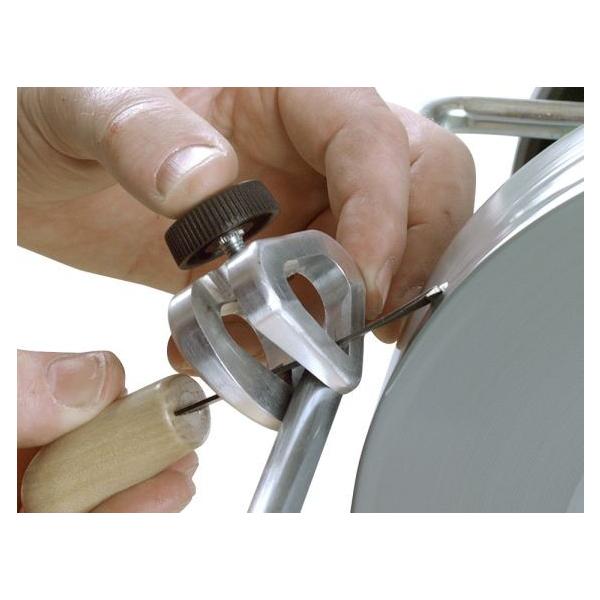 全長45mm以上、最大幅32mmの木彫丸のみや三角のみなどが研げます。