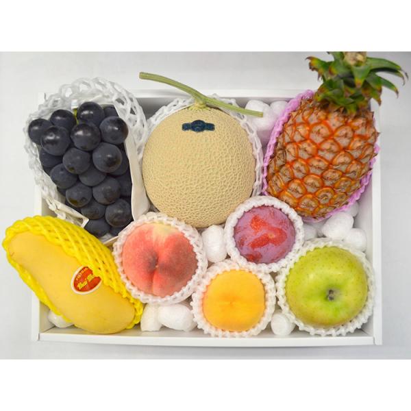 旬のフルーツを築地の目利きが選びます。何が入っているかは、届いてからのお楽しみ。※直送品のため、代引きでのご注文・ギフトラッピングはお受けしておりません。予めご了承ください。【商品内容】季節のフルーツ６〜８品メロンの王様クラウンメロンを中心...