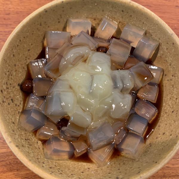 日本の伝統食品を選び抜いた原料とこだわりの製法で作っている「芋あんみつ」。※直送品のため、代引きのご注文はお受けしておりません。予めご了承ください。【内容】10個入り（1個あたり）本体130g、芋あん20g、黒みつ15g【賞味期限】50日【...