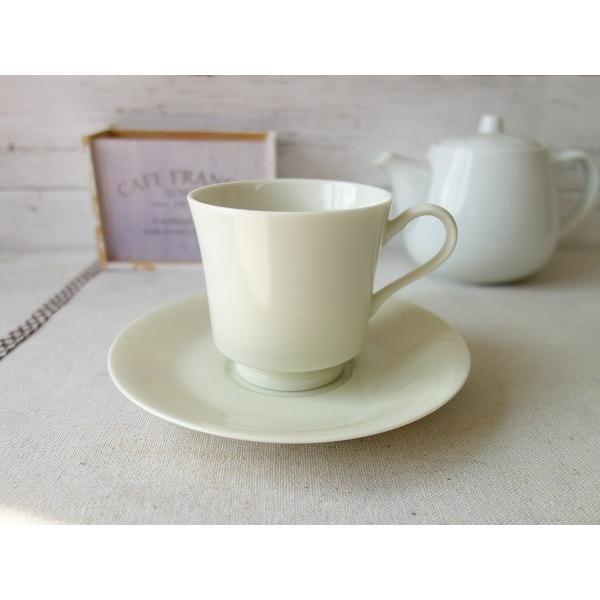 アメリカ輸出用に設計されたコーヒーカップ カップの脚の部分は「高台」と言われ カップ＆ソーサーの形では由緒ある形状アメリカ人ってこの形が好きなんですよねー すり切り満水で約230cc（適量では約200cc） 牛乳瓶一本分のコーヒーが楽しめち...