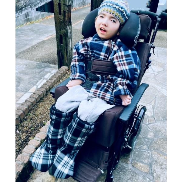 【発売日：2024年11月19日】☆装具の上から履くことの出来る画期的な防寒ブーツ☆がばっと開き、巻きつけるように装着。装着が簡単！靴の上からでも、装具の上からも、そのままでも履ける(推奨：靴底の薄いプラスチック支柱装具＜画像を参照＞)足首...