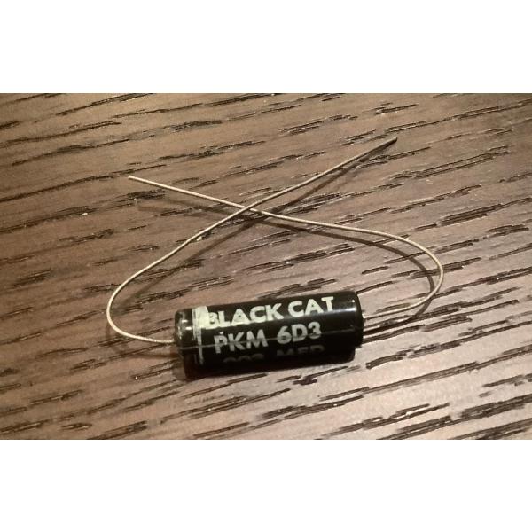Spragueよりもカラッと明るいハイクオリティコンデンサ。Cornell シリーズ※Black Cat : スタンダードなバイト感、レンジが低音まで広く、枯れた感じが強い。※Greenie : Black Catと似ているが、若干バイト感...