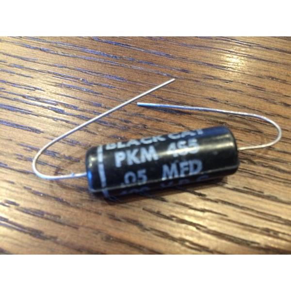 Spragueよりもカラッと明るいハイクオリティコンデンサ。Cornell シリーズ※Black Cat : スタンダードなバイト感、レンジが低音まで広く、枯れた感じが強い。※Greenie : Black Catと似ているが、若干バイト感...