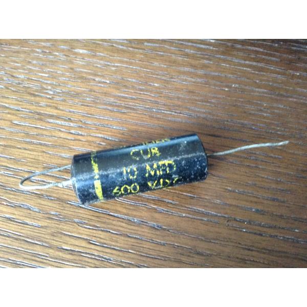 Spragueよりもカラッと明るいハイクオリティコンデンサ。Cornell シリーズ※Black Cat : スタンダードなバイト感、レンジが低音まで広く、枯れた感じが強い。※Greenie : Black Catと似ているが、若干バイト感...