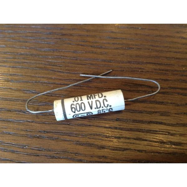 Spragueよりもカラッと明るいハイクオリティコンデンサ。Cornell シリーズ※Black Cat : スタンダードなバイト感、レンジが低音まで広く、枯れた感じが強い。※Greenie : Black Catと似ているが、若干バイト感...