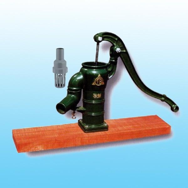 メーカー正式型番：T32PＤFＴＢ式　自在口　共柄ポンプ（通称：ガチャポン）設置井戸形式：堀り井戸用（ 台板付きタイプ）台：木台板ピストンタイプ：プラ玉ピストン方式 （※東邦工業株式会社の意匠登録品）底フート弁つきサイズ：ポンプ本体内径３寸...