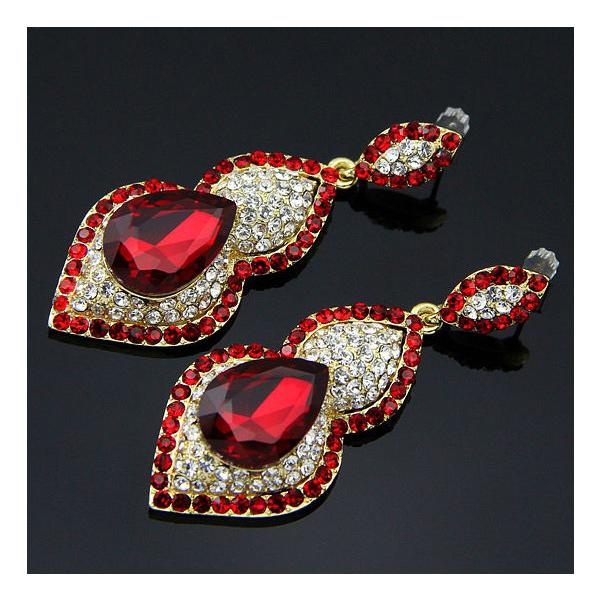 とにかく目立つ！ガツン！と大きめルビーレッドのドロップを囲む、キラッキラなラインストーンの曲線美！独特のミステリアスな雰囲気と存在感アリ！！ダンス衣装と組合せても良し！エスニック系のファッションとも相性抜群！ベリーダンス、サンバ、サルサ、フ...