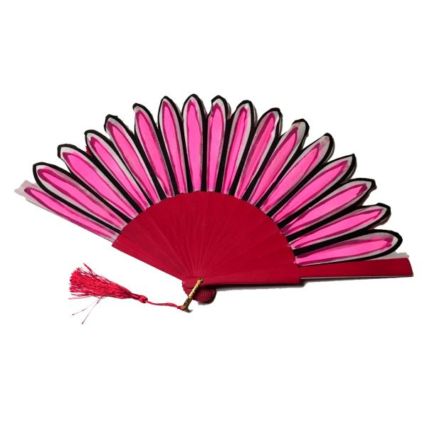 これはだいぶ珍しい、日本では入手困難なはずです！どうせ持つなら本場スペイン産の本物のアバニコを！扇子の骨は、プラスチック製よりも丈夫な木製ですが、割と軽量（約50g）で手首も疲れにくいと思います。フラメンコは勿論、ベリーダンスの舞台や発表会...