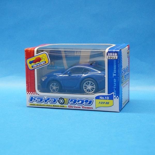 車を手で持ち、後ろへ引いてから手をはなすと走るプルバック走行するんです。対象年齢：3歳以上新品ですが、店頭併売品のため、箱・ビニールに傷等ある場合もございますので、その際はご容赦ください。
