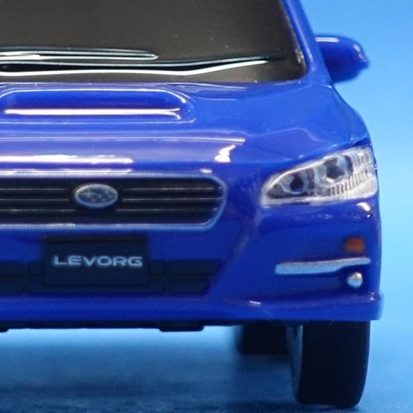 車を手で持ち、後ろへ引いてから手をはなすと走るプルバック走行するんです。キャタピラは回転しませんのでご注意ください。対象年齢：3歳以上新品ですが、店頭併売品のため、箱・ビニールに傷等ある場合もございますので、その際はご容赦ください。