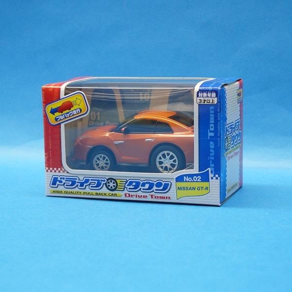 車を手で持ち、後ろへ引いてから手をはなすと走るプルバック走行するんです。対象年齢：3歳以上新品ですが、店頭併売品のため、箱・ビニールに傷等ある場合もございますので、その際はご容赦ください。