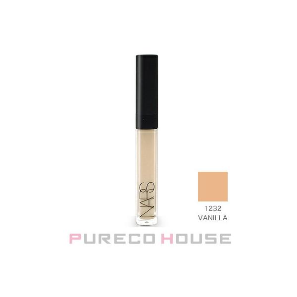 リッチなテクスチャーと光沢のある仕上がりが人気！軽い質感なのにミディアムからフルまで調節可能なカバー力で肌のトーンを均一に整えます。うるおいをもたらすマルチアクションのスキンケアの働きと光拡散テクノロジーで、気になる部分をしっかりカバーし、...