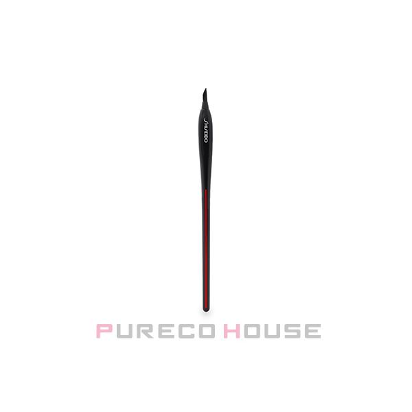 斜めにカットした刀のような筆先で、目もとの細部や正確なラインが自由自在に描けます。肌触りにこだわった人工毛を使用。さまざまなタイプのアイカラーでアクセントをプラスするのに最適なブラシです。