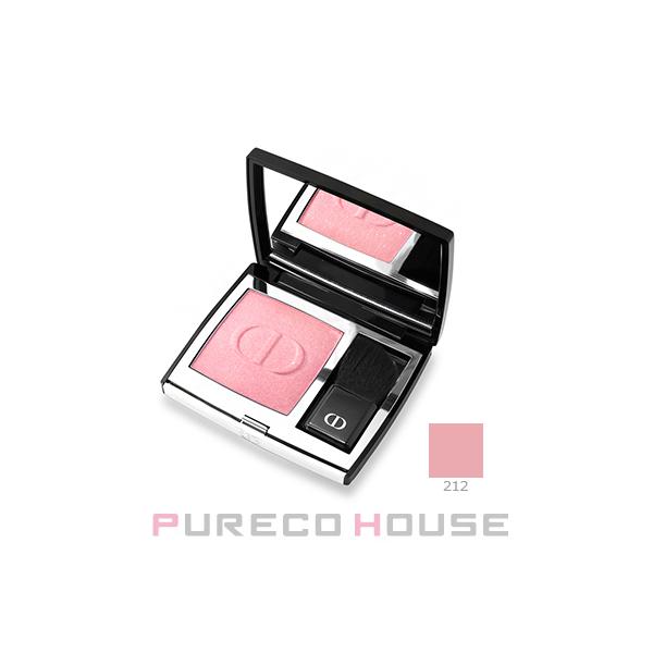 厳選した微細なピグメントを配合したクチュールカラーが、内側から上気したような美しい血色で頬を彩り、長時間つづくブラッシュ。軽やかなテクスチャーでシルクのように柔らかく肌になじみ、ひと塗りでナチュラルな血色と輝きを頬に与えます。ふんわりソフト...