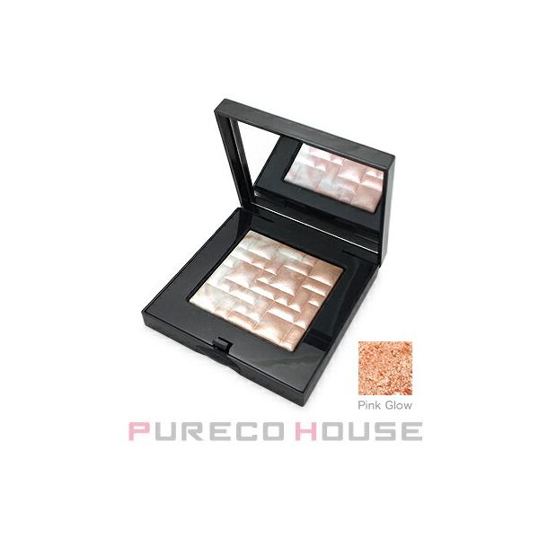 ミラーのように反射するパール入りフェイスパウダー！ストロボ効果で、内側から輝くような自然なツヤ肌へ。 シルクのように軽い質感で、細かい粒子のパールが肌にストロボフォーカスの光が自然にあたったような輝きを与えます。温かみのあるブロンズ色のパー...