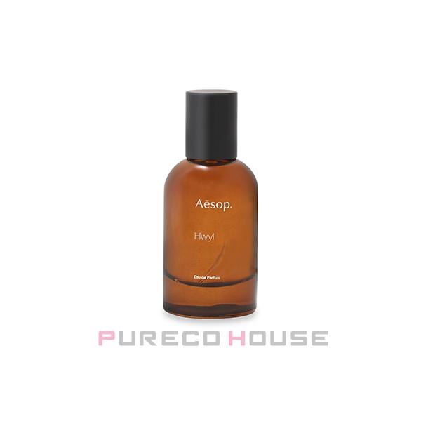 ヒュイルは、日本古来のヒバの木と苔寺の青々とした庭から着想を得て誕生しました。生命力あふれる植物から抽出した香りが、自然のなかに身を置いているかのような感覚を与えてくれます。温かくウッディなミドルノートにはサイプレスが香り、ベチバー、フラン...