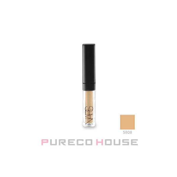 リッチなテクスチャーと光沢のある仕上がりが人気！軽い質感なのにミディアムからフルまで調節可能なカバー力で肌のトーンを均一に整えます。うるおいをもたらすマルチアクションのスキンケアの働きと光拡散テクノロジーで、気になる部分をしっかりカバーし、...