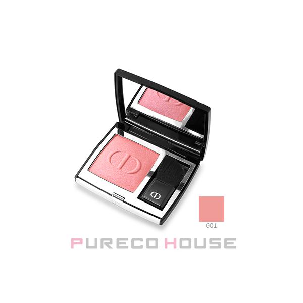 厳選した超微細なピグメントを配合したクチュールカラーが、内側から上気したような美しい血色で頬を彩り、長時間つづくブラッシュ。軽やかなテクスチャーでシルクのように柔らかく肌になじみ、ひと塗りでナチュラルな血色と輝きを頬に与えます。ふんわりソフ...