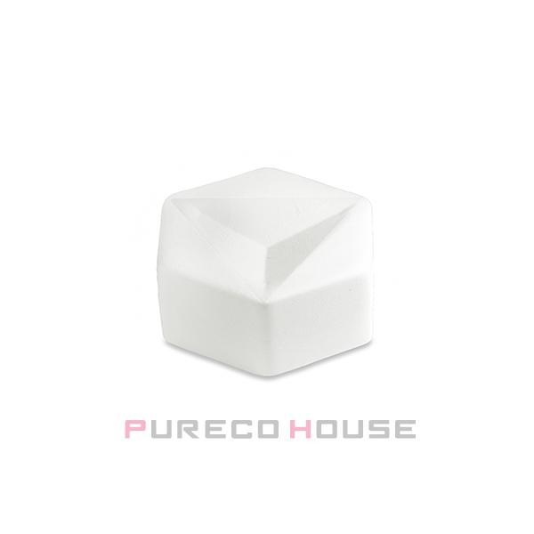 手軽に香りを楽しめる素焼きの陶器、アロマストーンです♪火や電気を使わず、直接お好みのエッセンシャルオイル(精油)を浸み込ませて、枕元やデスク周りなど、狭い空間を香らせてくれます。3本のライン上に異なる香りを垂らすことで、簡単にブレンドするこ...