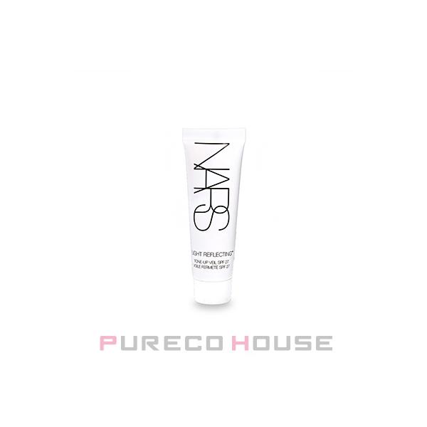 軽やかに。明るさ続く。くすみを補正し、肌を整え、化粧持ちが長時間持続するプライマーです。スキンケア成分を81％配合し、まるで美容液のようなテクスチャーで心地よく肌に馴染みます。ブライトニング パール ブレンドが、光を柔らかく拡散し、くすみを...