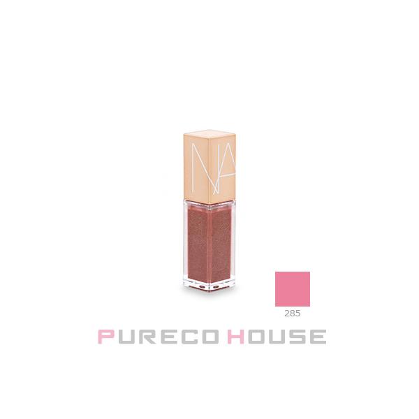 弾力のある柔らかな塗り心地でミラーのような光沢感とうるおいを与えるリップグロス。ホホバオイルとザクロエキスをブレンドし、唇にうるおいを与えて柔らかく整えます。【使用方法】何も塗っていない唇に塗ると、簡単に光沢感高く色づきます。他のリップカラ...