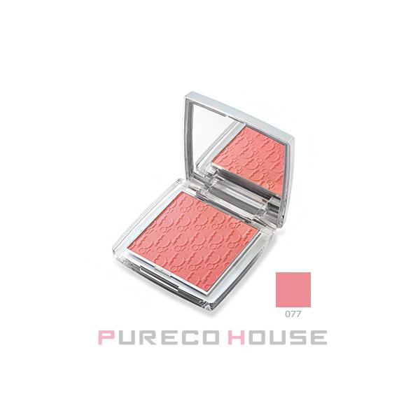 一人ひとりの肌のpHレベルに反応して、ふわりと透けるような血色感を叶えるパウダーチーク。柔らかで肌に溶け込むテクスチャーで、きめ細かいパウダーが、頬になめらかに広がり自然になじみます。重ねてもムラになりにくいため、お好みの色合いに調節いただ...