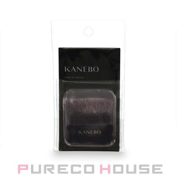 斜めカット面が顔の立体や形状に沿い、ムラなく仕上がるブラシです。粉含みがよく、軽いタッチでも、しっかりと均一にパウダーを塗布できます。