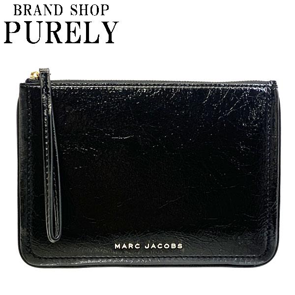 ***商品情報***マークジェイコブス MARC JACOBS ポーチザ グルーブ ギフト ギビング リストレット クラッチ■サイズ横幅：約23cm高さ：約17cmマチ：約1.5cmストラップ長さ：約15cm■仕様開閉：ファスナー式内側：オ...