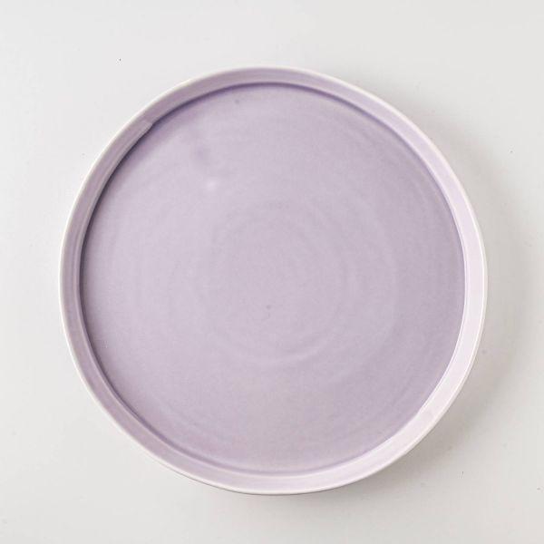 フィランド語で「自然」という意味をもつ、ルオント。人の手でつくられたような自然な丸みをおびるうつわに、北欧の空模様をイメージしたカラーを施しました。『自然にできるもの』というコンセプトから、『濃淡＝うつわが持っている味』をそのまま生かしたシ...