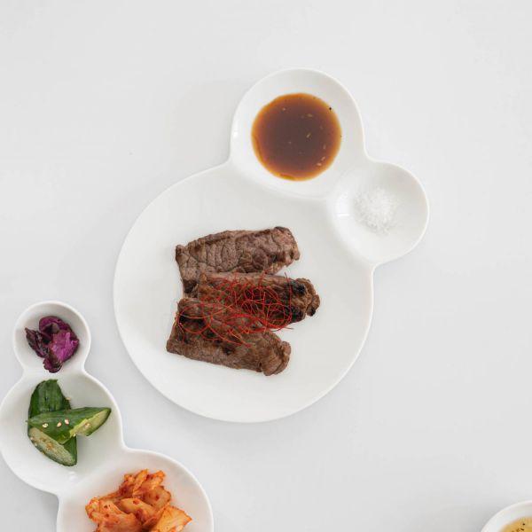 重なり合うシャボン玉が作り出す、優しくも洗練されたカタチの器のシリーズです。偶然が生んだ自然のリズムを、3種類の仕切り皿に表現しました。想像力をかきたてる様々な使い方は、食の可能性を引き出してくれます。取り皿やカップ＆ソーサーのソーサーとし...