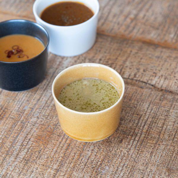 カレーを美味しく食べられるうつわって、どんなうつわなんだろう？食器を購入する際、何を食べるか、どんな風に食べるか、を基準に選ぶ方が多いのではないでしょうか。おうちで食べる料理の中で人気が高く、食べる頻度も高いもの…ズバリ、それはカレーなので...