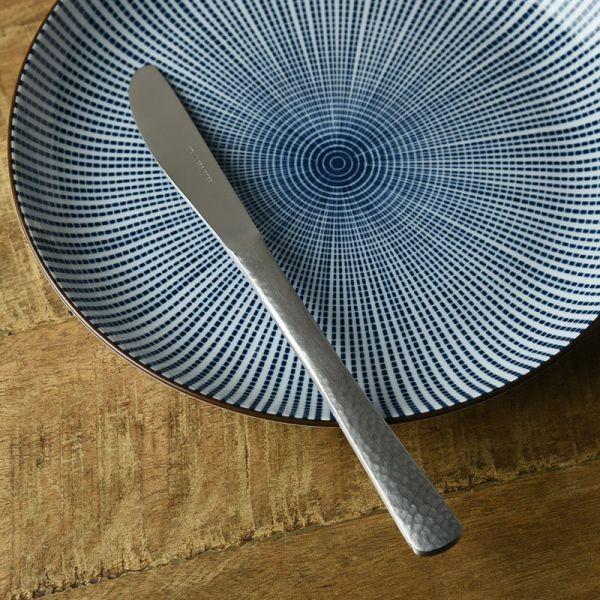 槌目が美しい和風カトラリーシリーズ。和風メニューにぴったりなデザインですが、意外と洋風メニューにも合います。重厚感のあるデザインのカトラリーです。■商品名　佐藤金属興業 SALUS なごみ槌目和風カトラリー デザートナイフ■おすすめ用途　普...