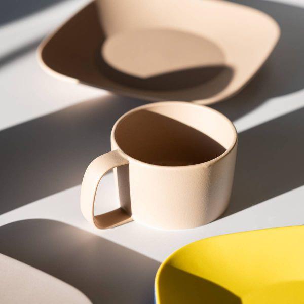 トーストが主役の朝ごはんのためのうつわと、飲み口の広い少し小ぶりなマグカップ。“朝のひととき”を大切にするためのプレートとマグカップのシリーズ。こちらはマグカップ単品です。【ＫＯＮＡＲＥとは】晋山窯ヤマツがつくる、丁寧な暮らしを大切にしてい...