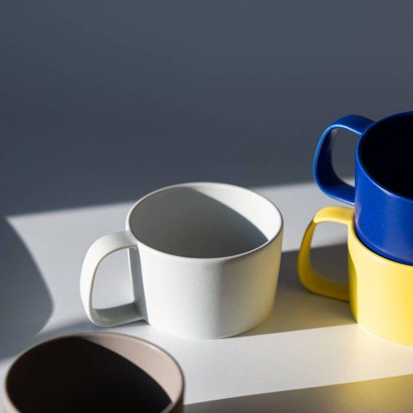 トーストが主役の朝ごはんのためのうつわと、飲み口の広い少し小ぶりなマグカップ。“朝のひととき”を大切にするためのプレートとマグカップのシリーズ。こちらはマグカップ単品です。【ＫＯＮＡＲＥとは】晋山窯ヤマツがつくる、丁寧な暮らしを大切にしてい...