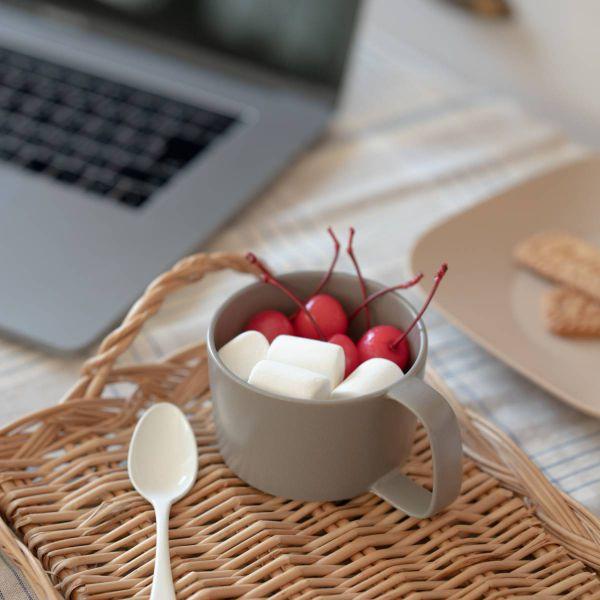 トーストが主役の朝ごはんのためのうつわと、飲み口の広い少し小ぶりなマグカップ。“朝のひととき”を大切にするためのプレートとマグカップのシリーズ。こちらはマグカップ単品です。【ＫＯＮＡＲＥとは】晋山窯ヤマツがつくる、丁寧な暮らしを大切にしてい...