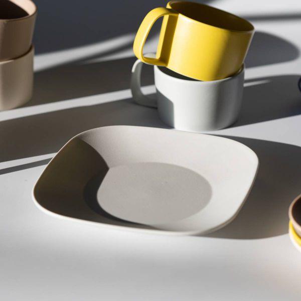 トーストが主役の朝ごはんのためのうつわと、飲み口の広い少し小ぶりなマグカップ。“朝のひととき”を大切にするためのプレートとマグカップのシリーズ。こちらはプレート単品です。【ＫＯＮＡＲＥとは】晋山窯ヤマツがつくる、丁寧な暮らしを大切にしている...