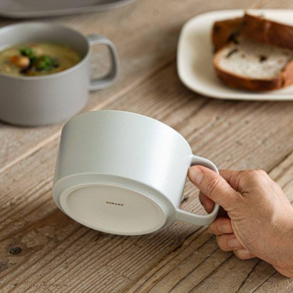 トーストが主役の朝ごはんのためのうつわ『moment』に、口が広くて使いやすいスープカップが仲間入り♪“朝のひととき”を大切にする人のための、ポップで元気なカラーのシリーズです。こちらはスープカップ単品です。【ＫＯＮＡＲＥとは】晋山窯ヤマツ...