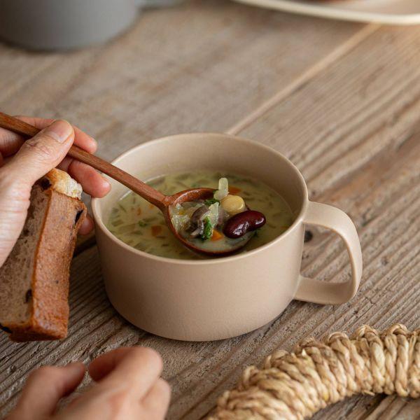 トーストが主役の朝ごはんのためのうつわ『moment』に、口が広くて使いやすいスープカップが仲間入り♪“朝のひととき”を大切にする人のための、ポップで元気なカラーのシリーズです。こちらはスープカップ単品です。【ＫＯＮＡＲＥとは】晋山窯ヤマツ...