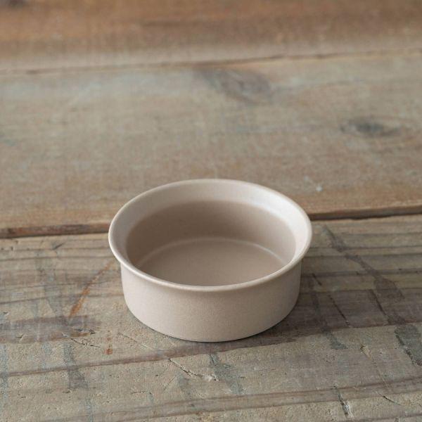 momentシリーズから、シンプルでS/M 2サイズで展開のココット。別売りの240mmプレートとあわせることで、カフェのワンプレートのようなうつわ使いをすることもできます。moment シリーズは、トーストが主役の朝ごはんのためのうつわと...