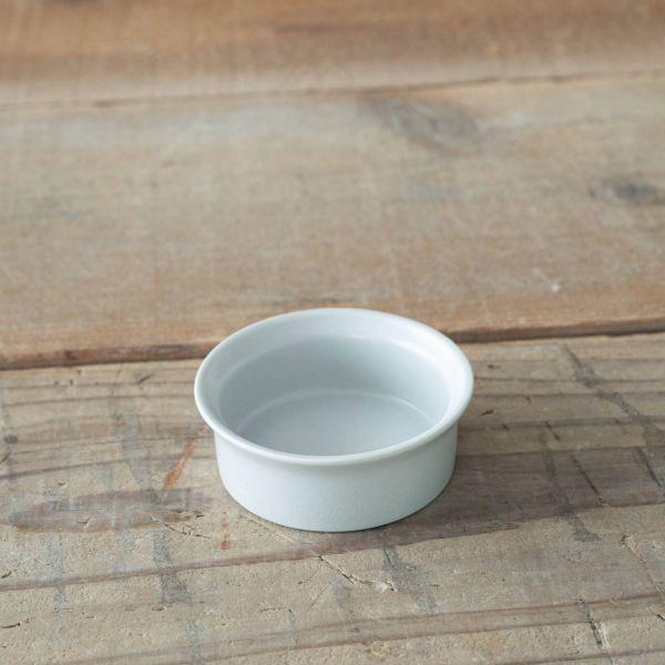 momentシリーズから、シンプルでS/M 2サイズで展開のココット。別売りの240mmプレートとあわせることで、カフェのワンプレートのようなうつわ使いをすることもできます。moment シリーズは、トーストが主役の朝ごはんのためのうつわと...