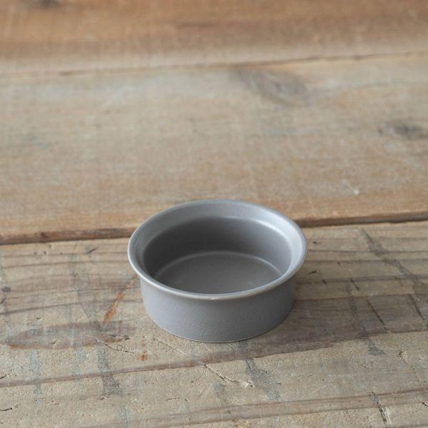 momentシリーズから、シンプルでS/M 2サイズで展開のココット。別売りの240mmプレートとあわせることで、カフェのワンプレートのようなうつわ使いをすることもできます。moment シリーズは、トーストが主役の朝ごはんのためのうつわと...