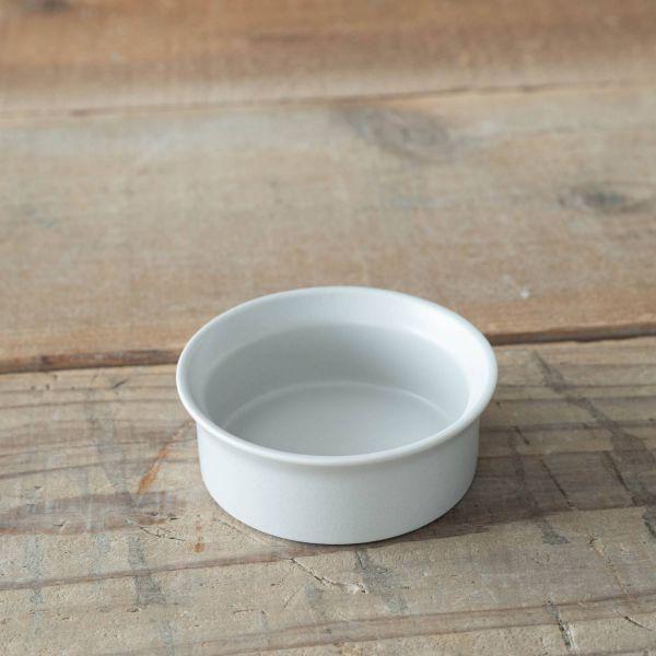 momentシリーズから、シンプルでS/M 2サイズで展開のココット。別売りの240mmプレートとあわせることで、カフェのワンプレートのようなうつわ使いをすることもできます。moment シリーズは、トーストが主役の朝ごはんのためのうつわと...