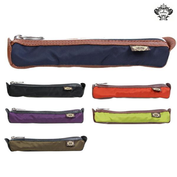 オロビアンコの高級感のあるペンケース。ロゴマーク入りのタグがワンポイントとなったシックなデザインです。スリムサイズでバッグに入れてもかさばらず持ち運びに最適です。専用ケース付きでプレゼントにもオススメです。豊富な6色からお選びいただけます。...