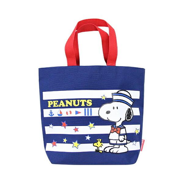 マリン服のスヌーピーがかわいいレッスンバッグです☆お出かけやピクニックの際のサブバッグとしても◎※ウラは無地になります。【サイズ】約23×27×10ｃｍ（持ち手含まず）【材質】ポリエステル※お使いの画面環境により画像の色味に多少の差異が生じ...