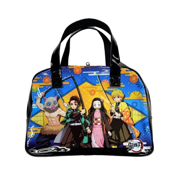 「鬼滅の刃」からボストンバッグが登場！水着やタオルを入れて、プールや海水浴で大活躍♪【仕様】サイズ：約W320×H230×D100mm材質：塩化ビニル※素材の特性上、独特のにおいがありますが、使用していくうちに消えます。 不良品ではございま...