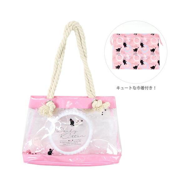 ネコ柄がオシャレなクリアバッグを入荷しました！大きめのキュートな巾着袋付き♪巾着に荷物を入れておけば中身が透けず、オシャレに持ち歩けます◎マチ幅はあまり広くないので必要なものだけ入れたい方におススメ！【サイズ】本体：約W32×H25×D9c...
